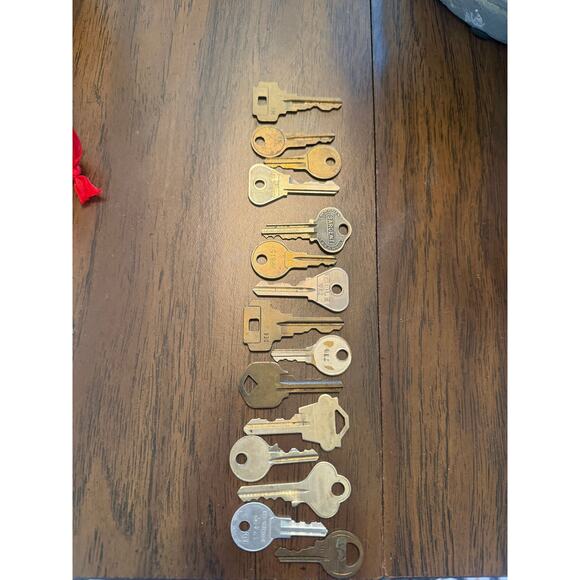 Unbranded | Other | Lot Of 5 Vintage Keys Mixed Brands Styles Brass And ...
